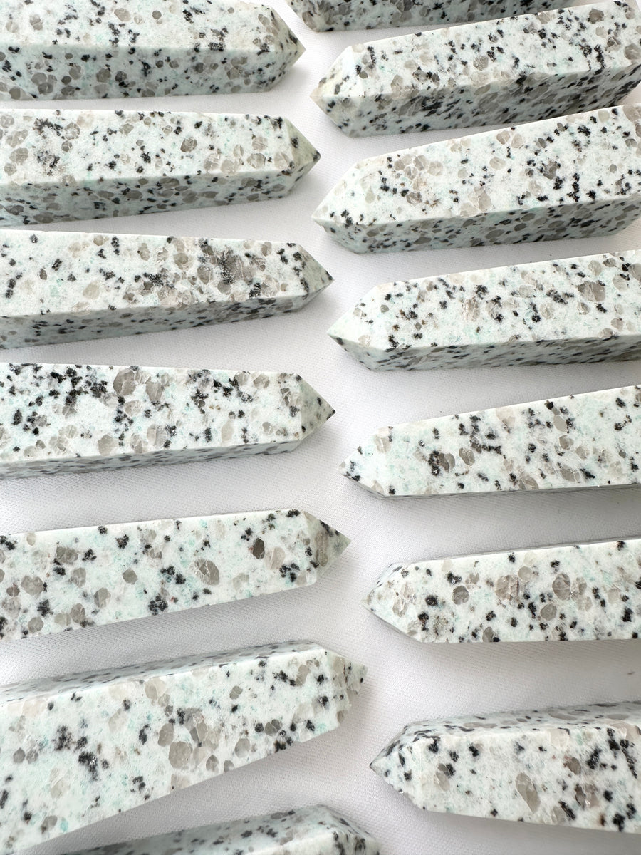 Kiwi Jasper Obelisk – GURU CRYSTALS