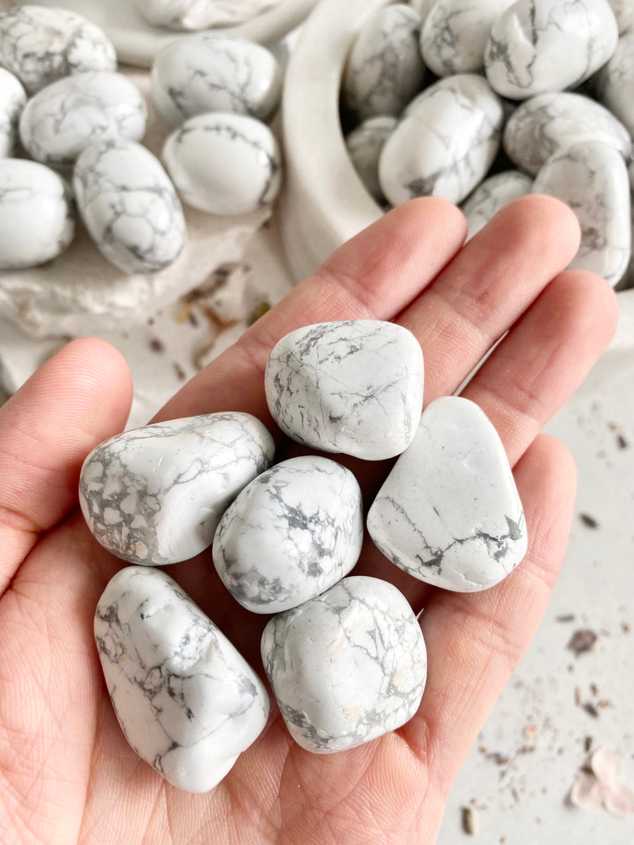 Howlite Tumbled – GURU CRYSTALS
